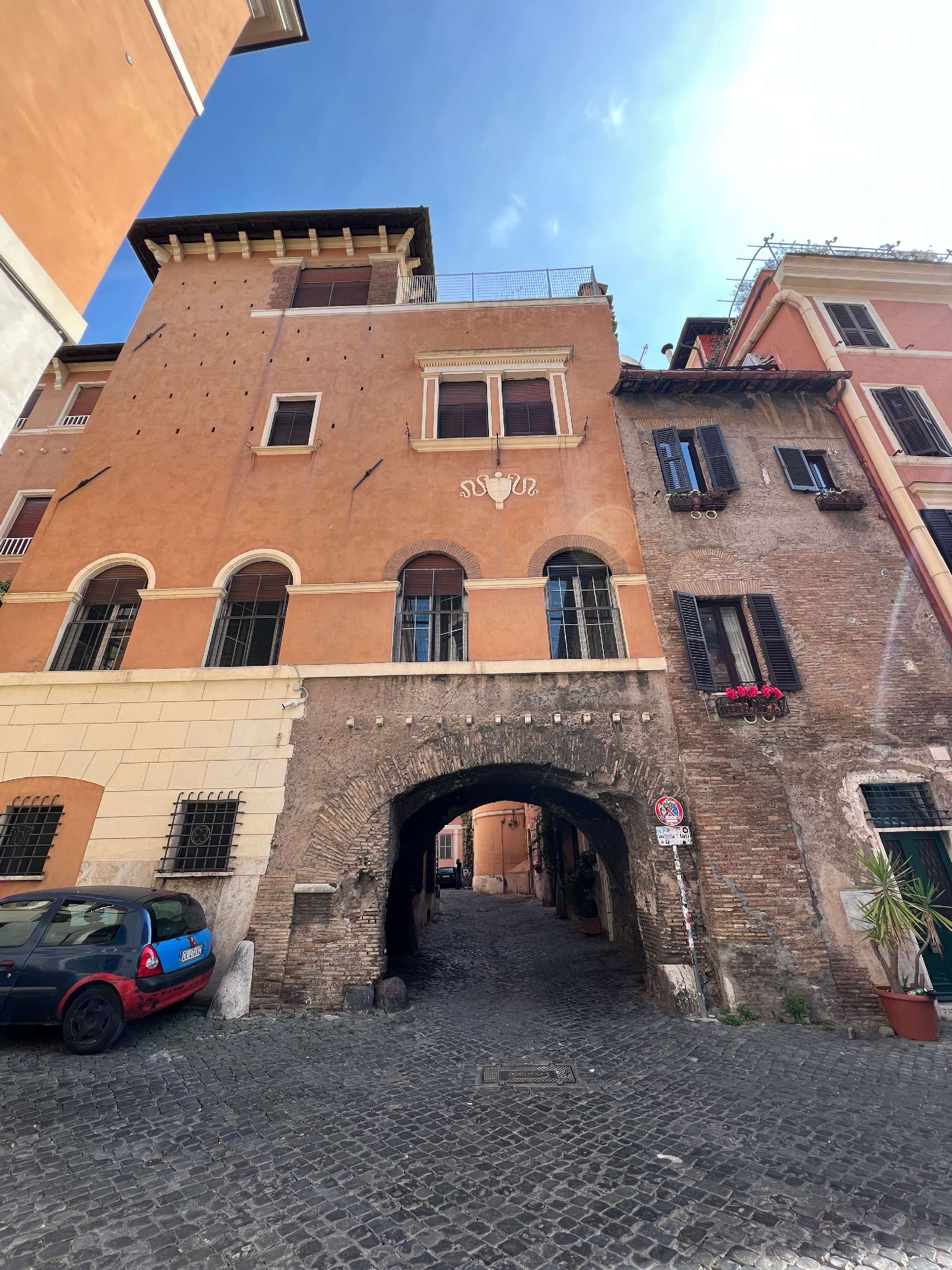 Arco Ii Trastevere Roma Walking Via Giulia In Rome Delicious Italy