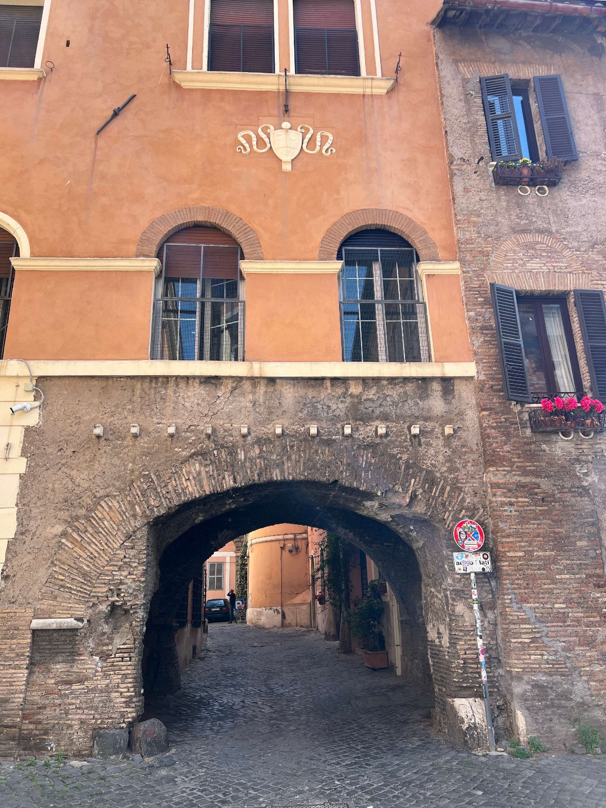 Arco Ii Trastevere Roma Walking Via Giulia In Rome Delicious Italy