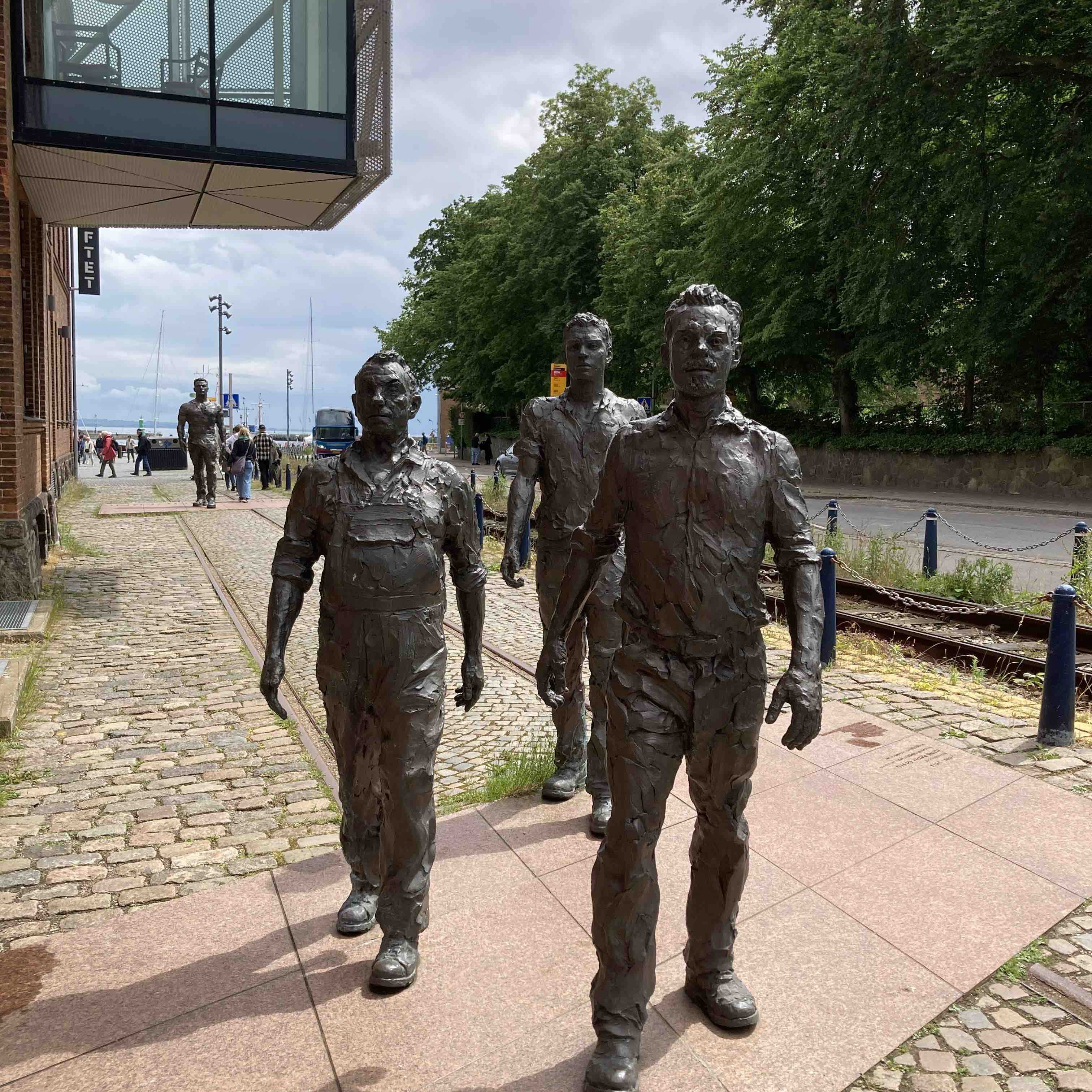 Shipyard Workers iron statues » Helsingør audio guide app » VoiceMap