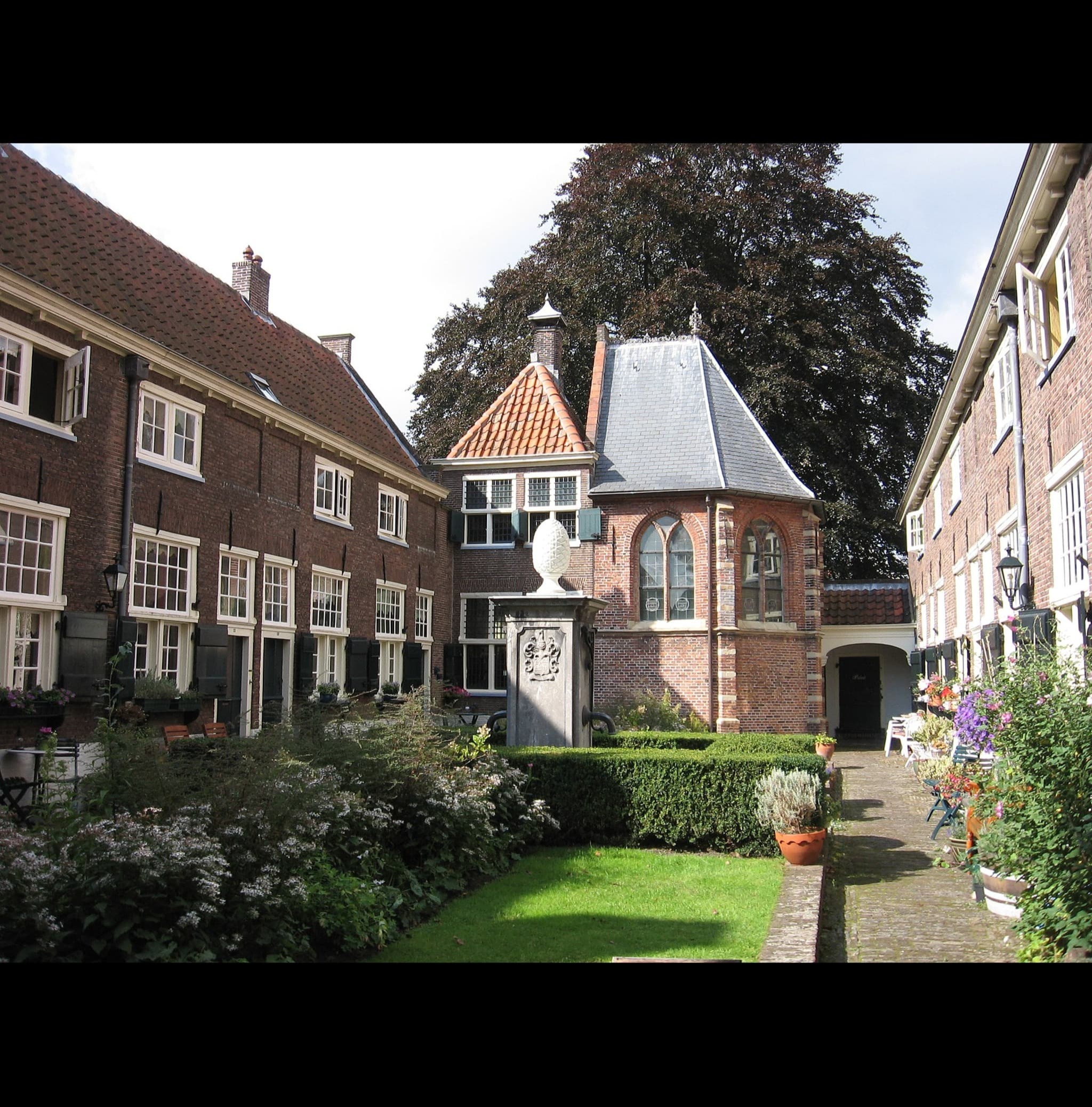 Behind quiet gates » Leiden audio guide app » VoiceMap