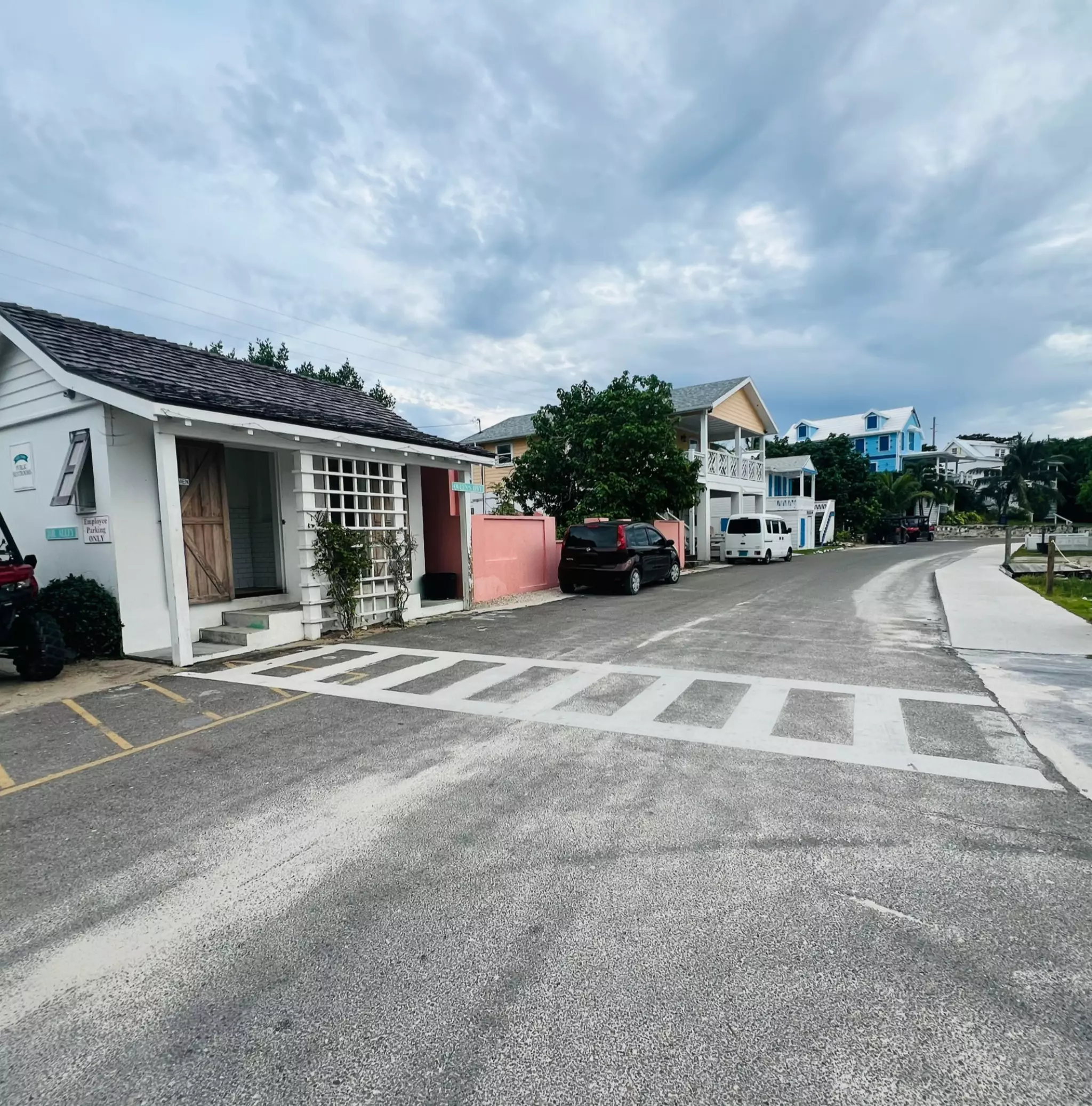 Cross Queens Hwy, towards Step Lane » Abaco Islands self-guided audio ...