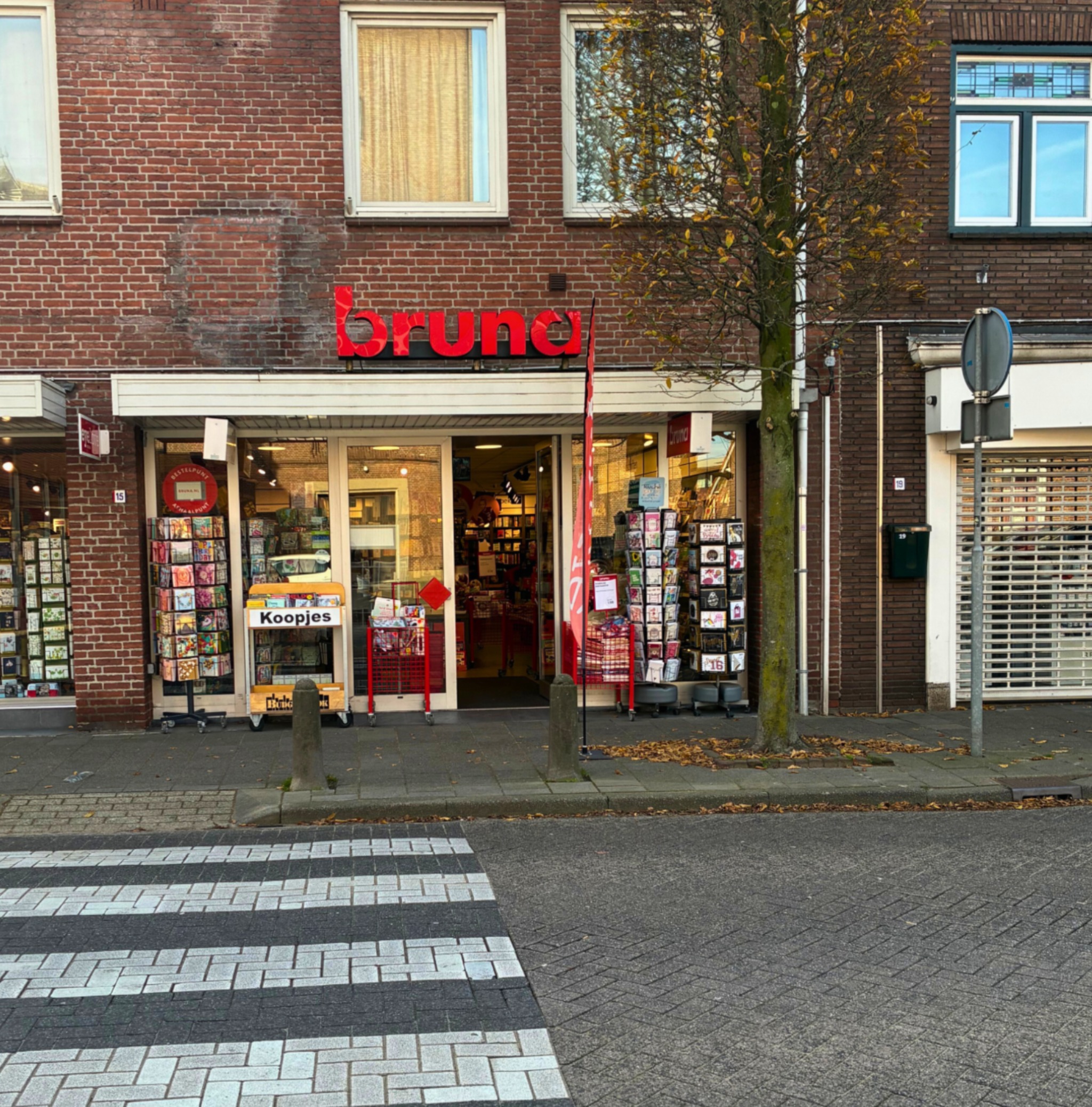 Bruna bookstore » Baarle-Nassau audio guide app » VoiceMap