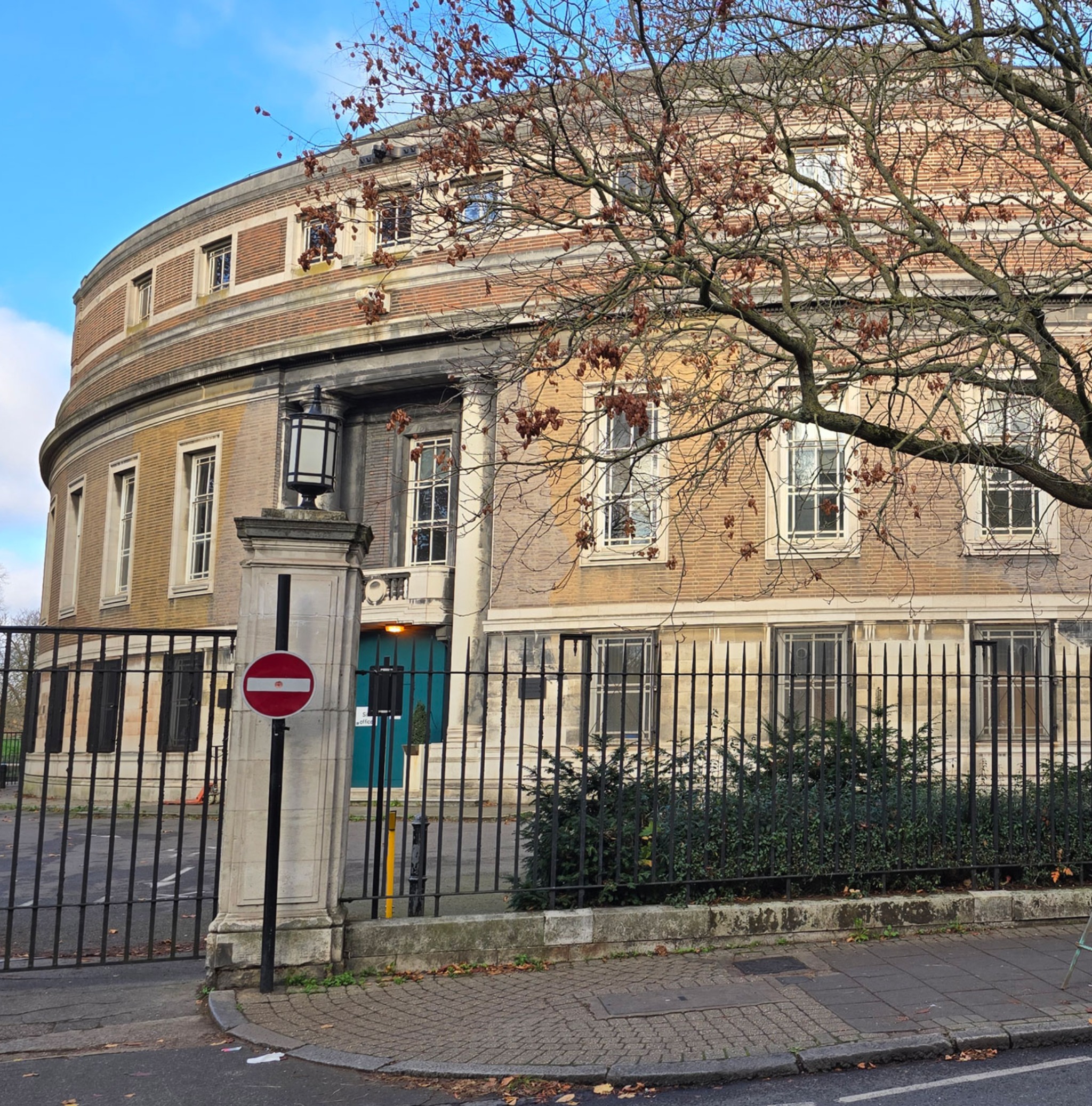 Stoke Newington Town Hall » London self-guided audio tour app » VoiceMap
